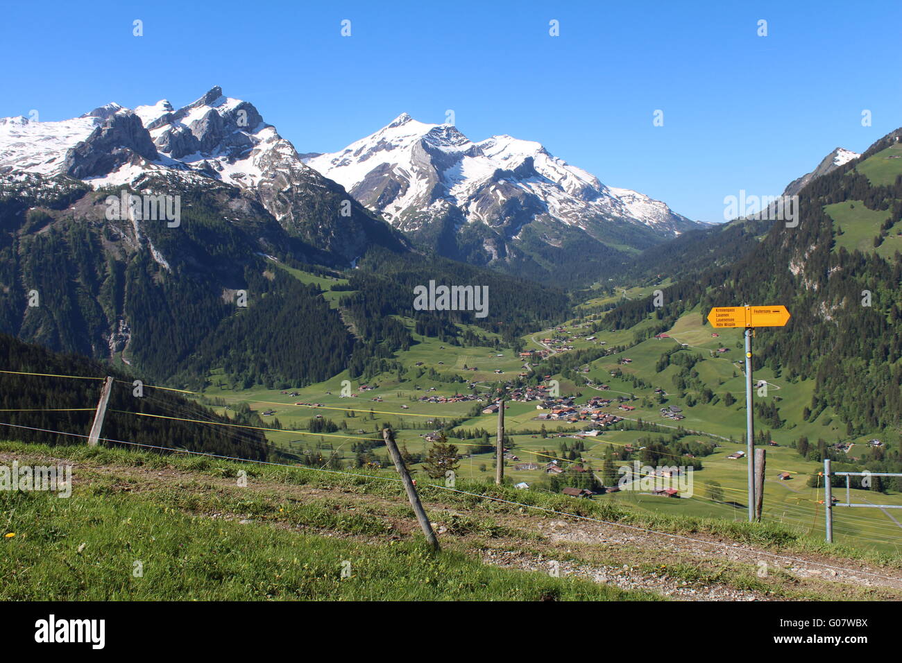 Beautiful mountain landscape and directional sign in the Swiss Alps ...