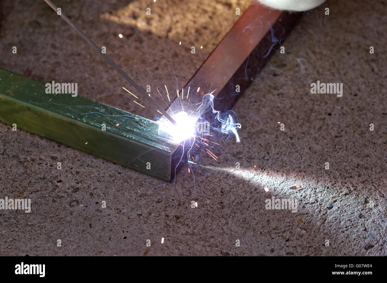 Iron welding hi-res stock photography and images - Alamy