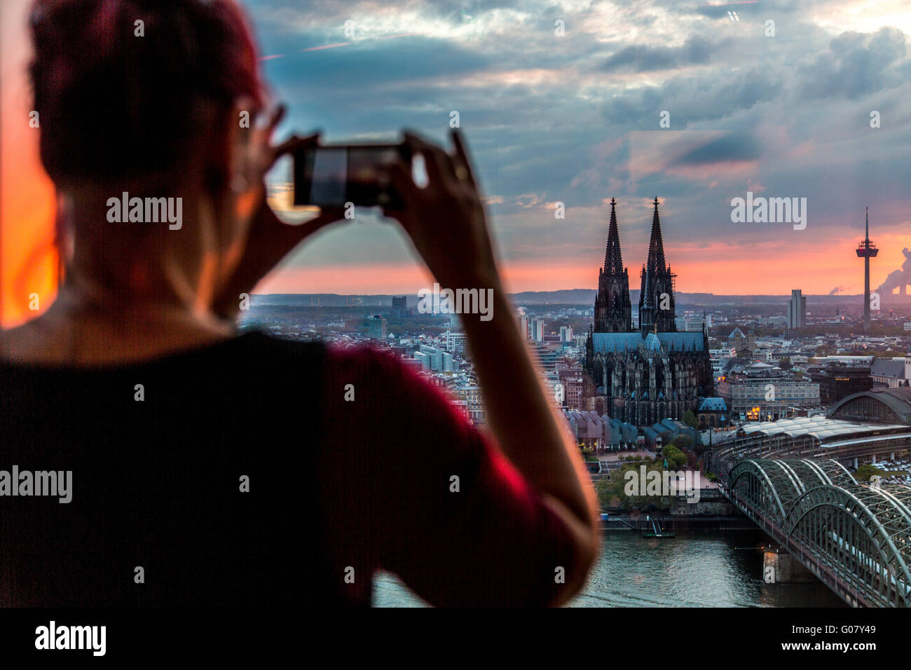 Cologne cathedral, river Rhine, railway bridge Hohenzollern, skyline ...