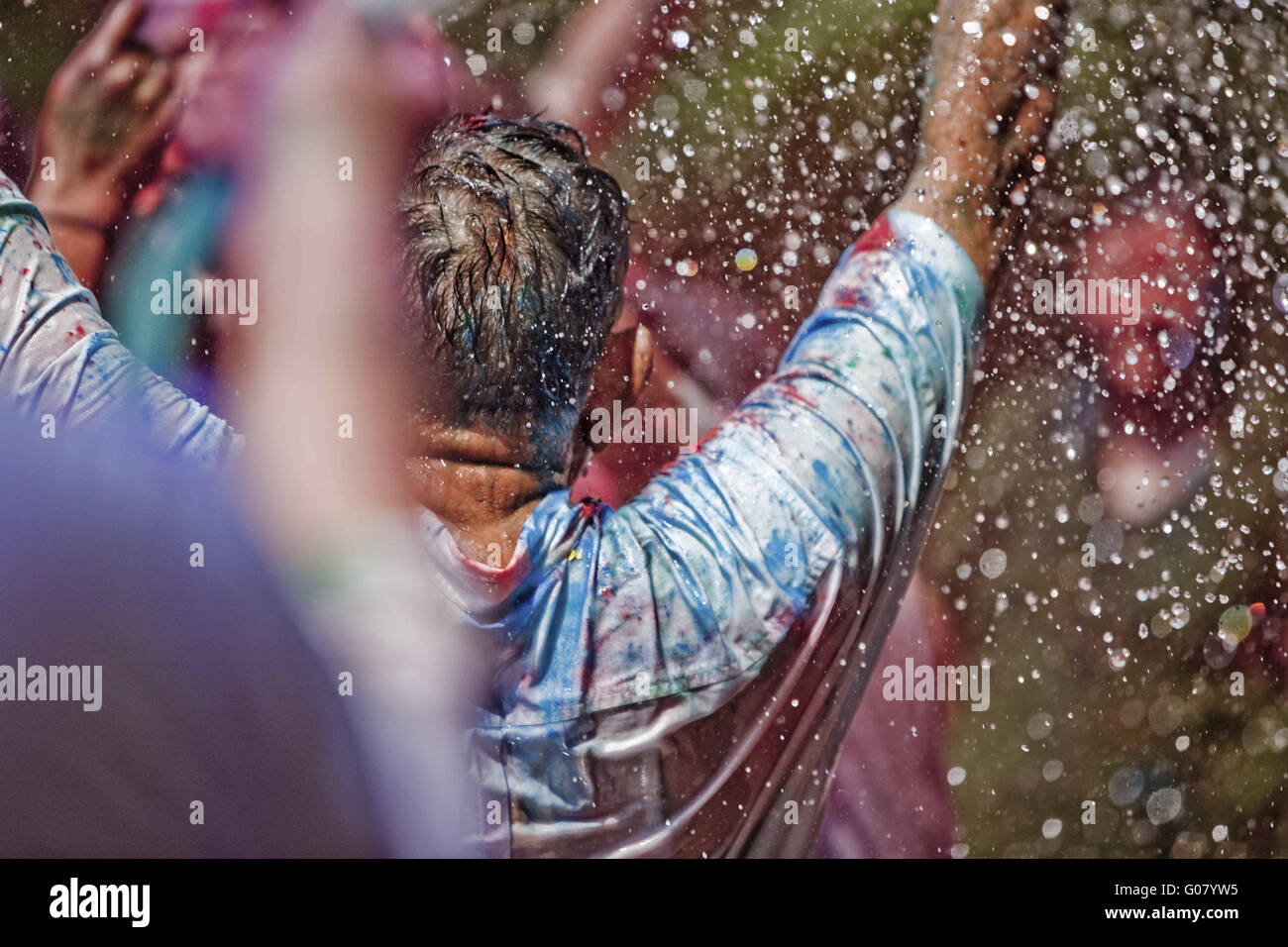 India holi dancing hi-res stock photography and images - Alamy