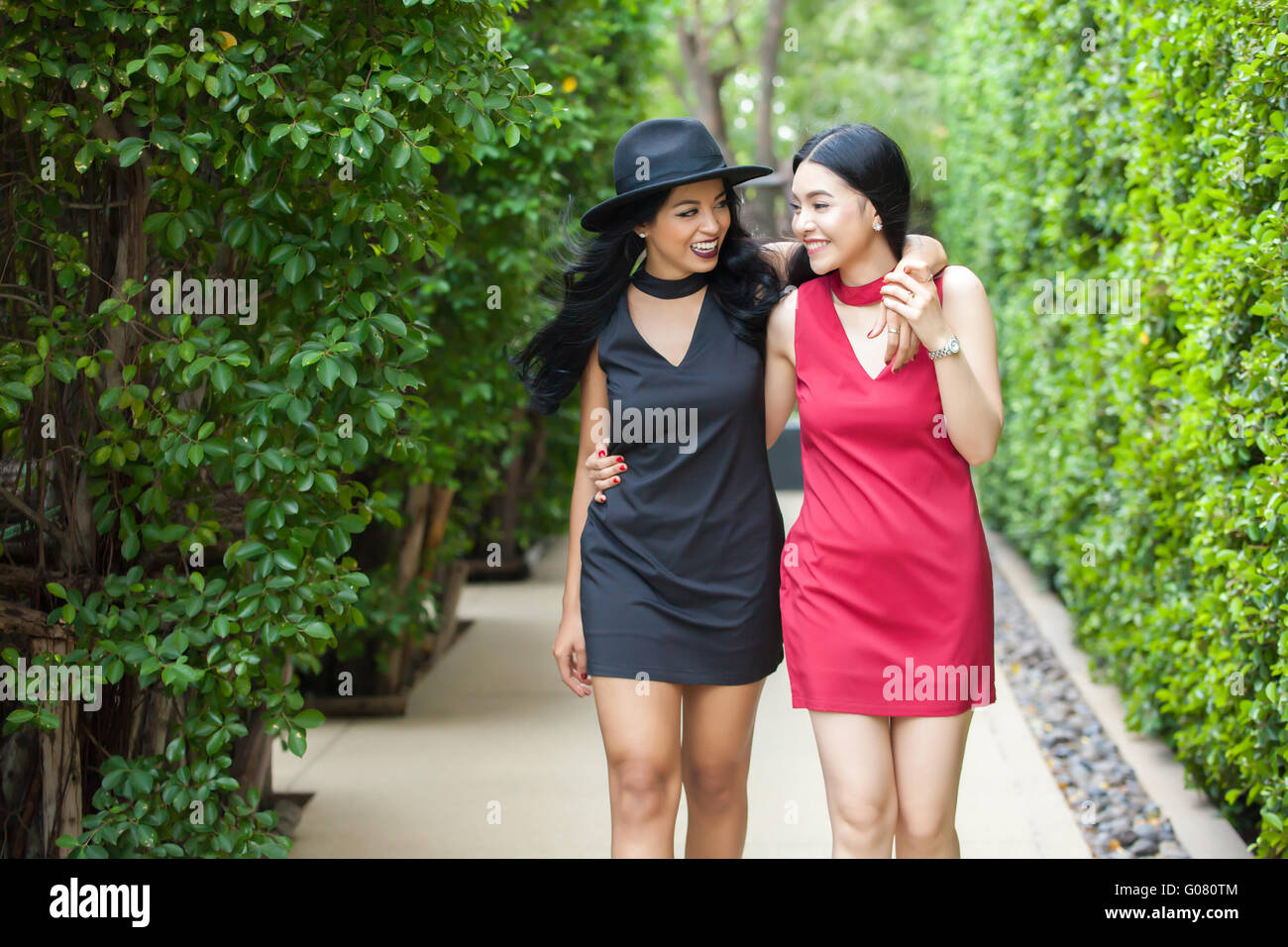 Friends stylish urban park hi-res stock photography and images - Alamy