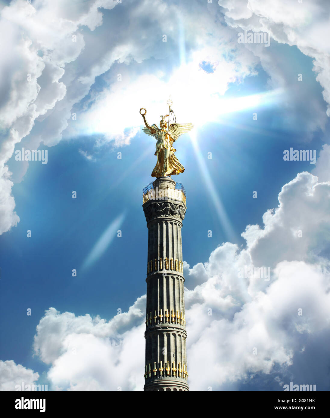 View of the golden statue of winged Victoria, berl Stock Photo - Alamy