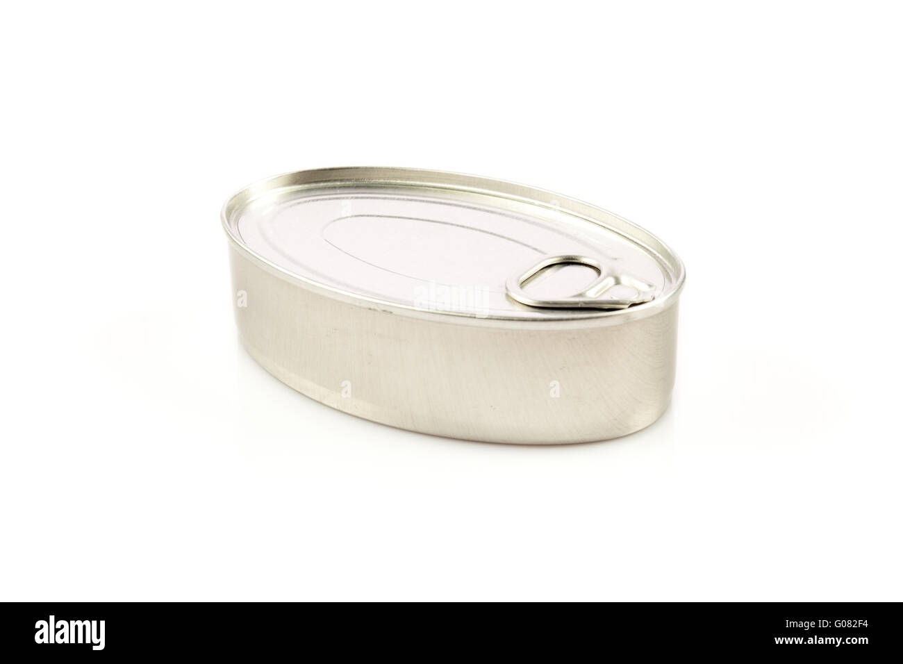 Tin can isolated on white. studio shot of a tin c Stock Photo - Alamy