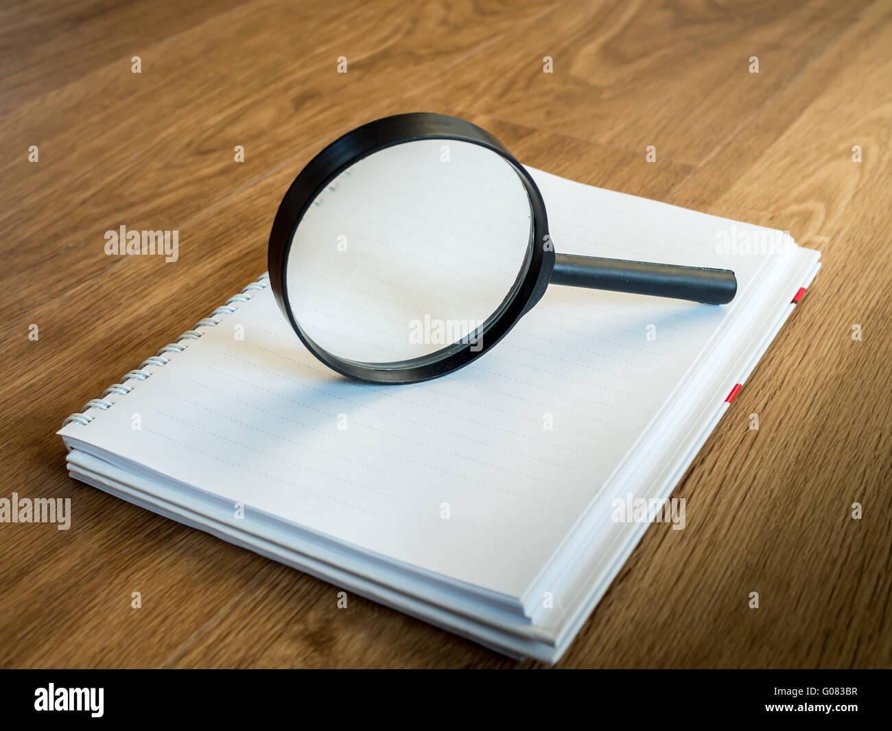 Magnifier glass round discovery hi-res stock photography and images - Alamy