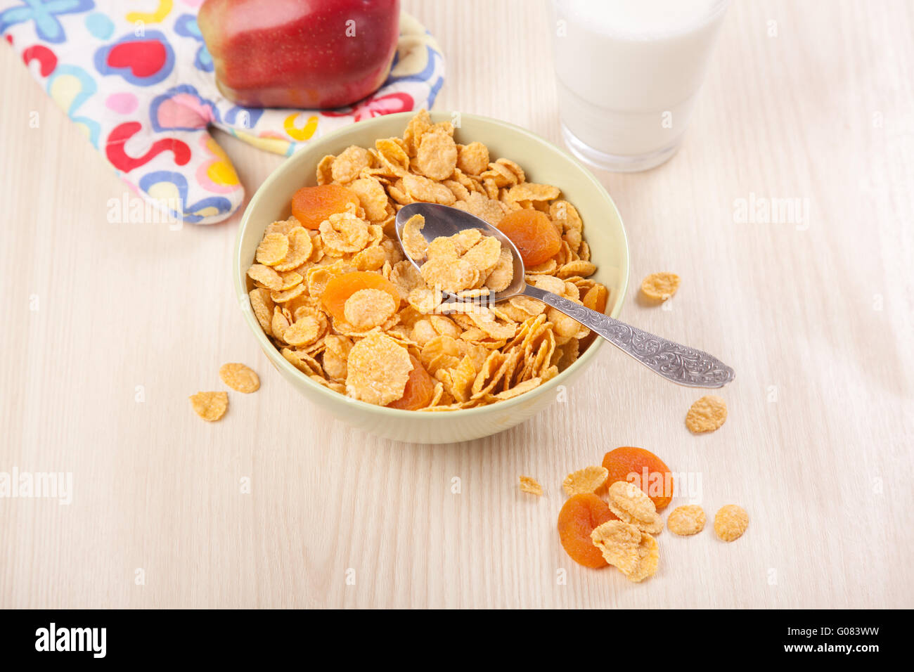Green bowl of cornflakes hi-res stock photography and images - Alamy