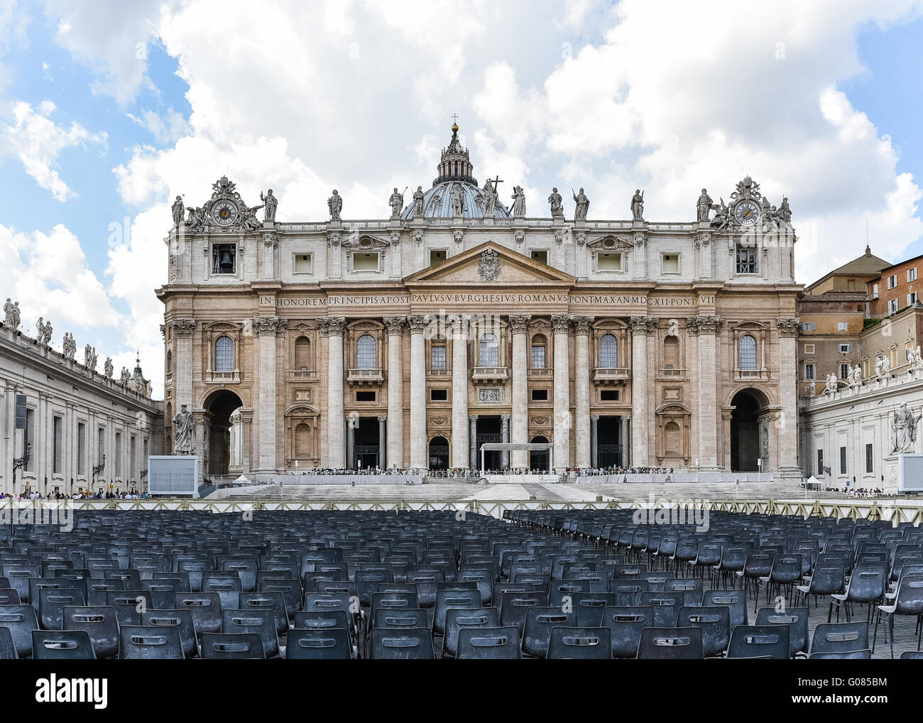 City square ruins trees hi-res stock photography and images - Alamy