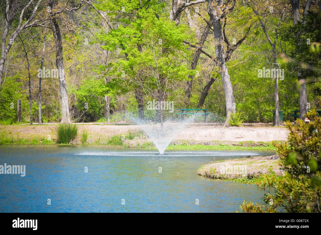 Spring pond water fountain park hi-res stock photography and images - Alamy