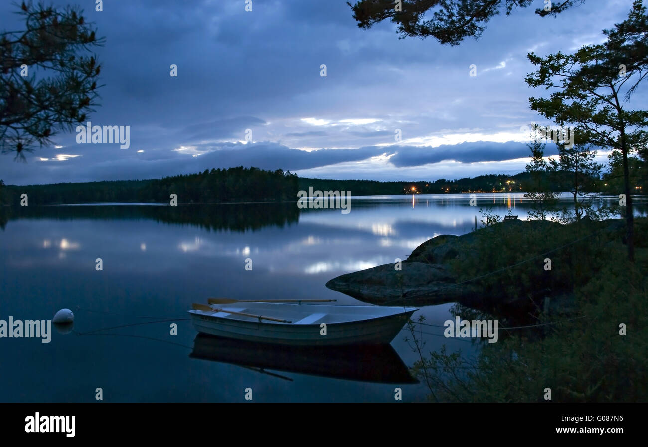 Midnight lake hi-res stock photography and images - Alamy