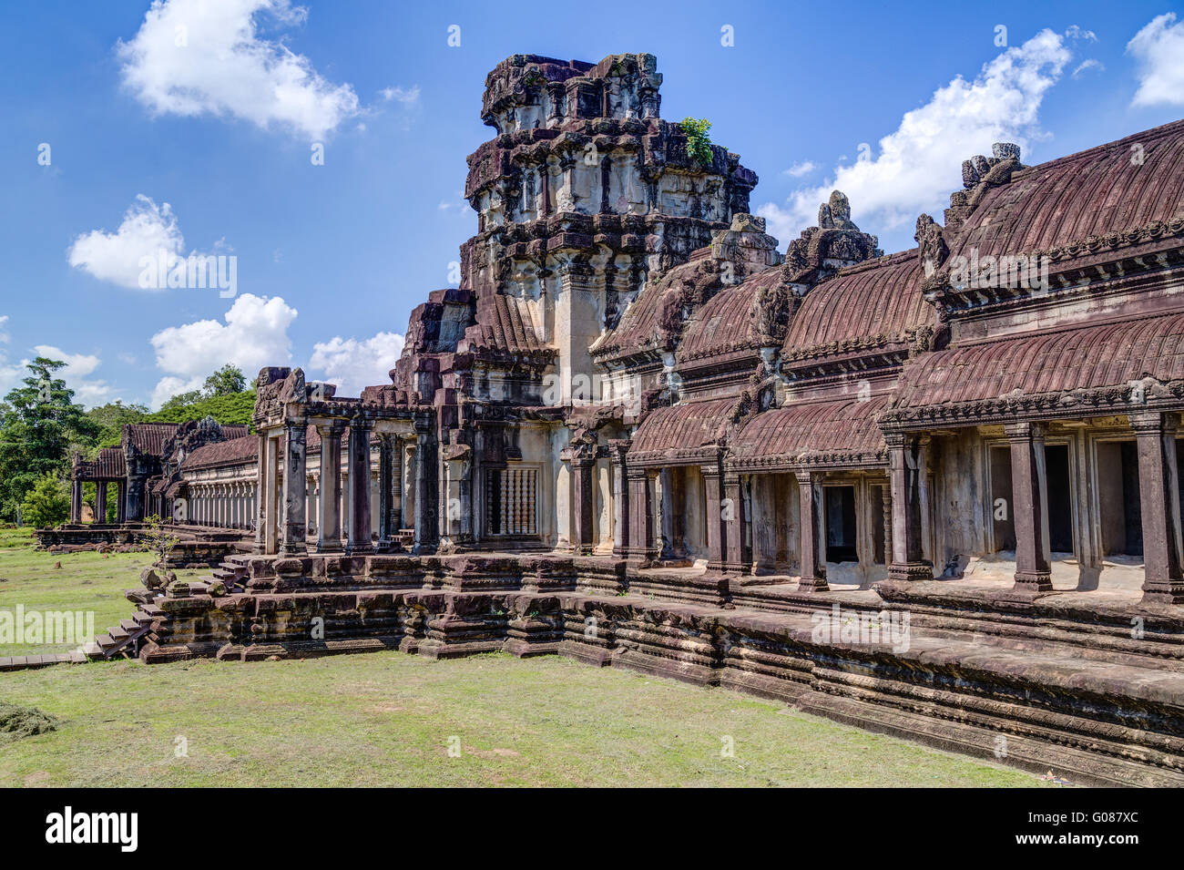 Outer gallery of the Angkor Wat complex Stock Photo - Alamy