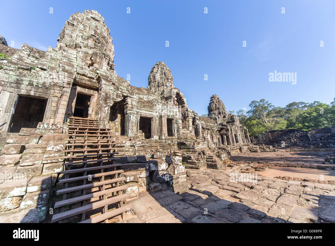 Entrance to upper terrace of Prasat Bayon temple Stock Photo - Alamy