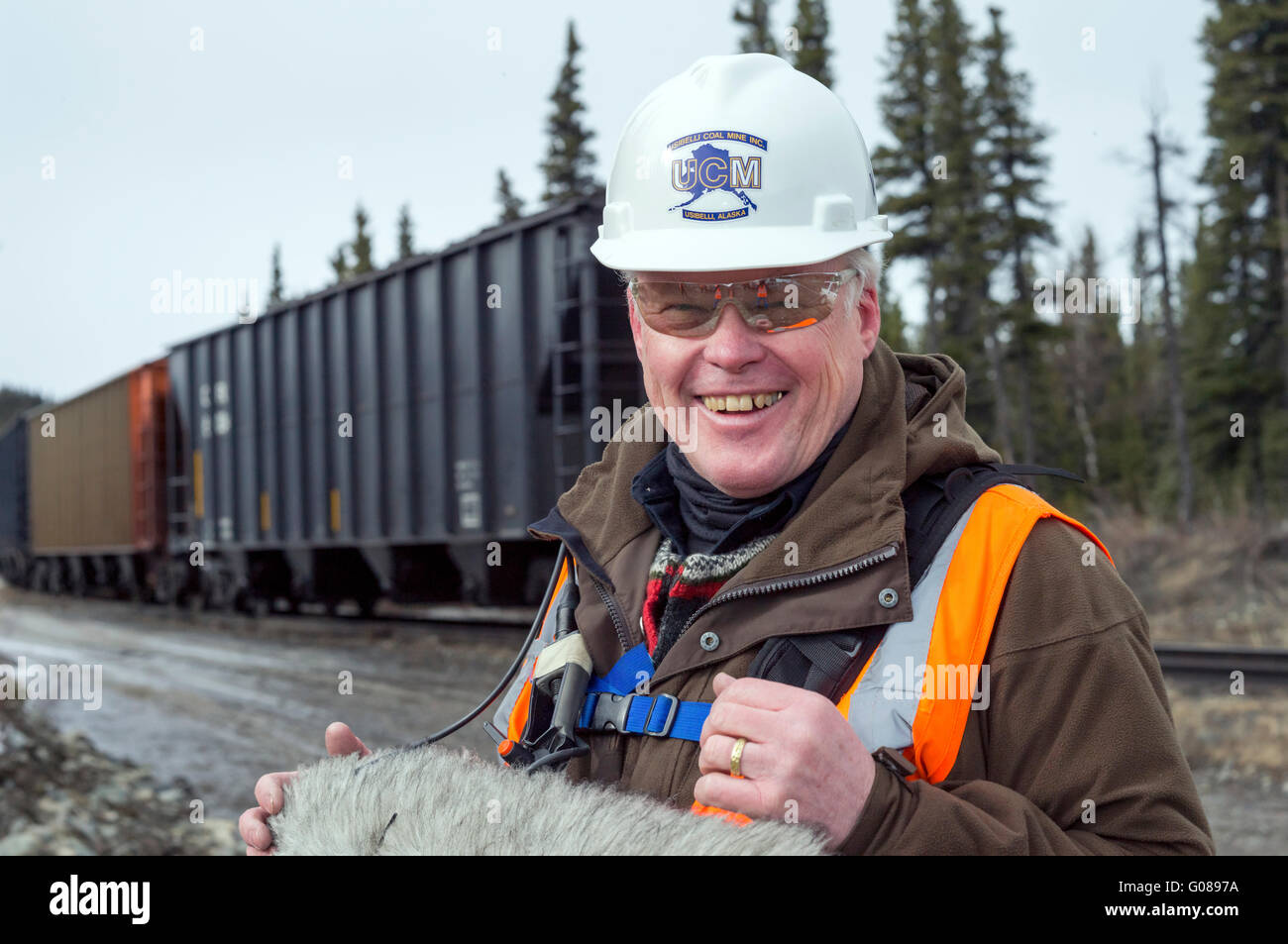 Old man working hard hi-res stock photography and images - Alamy