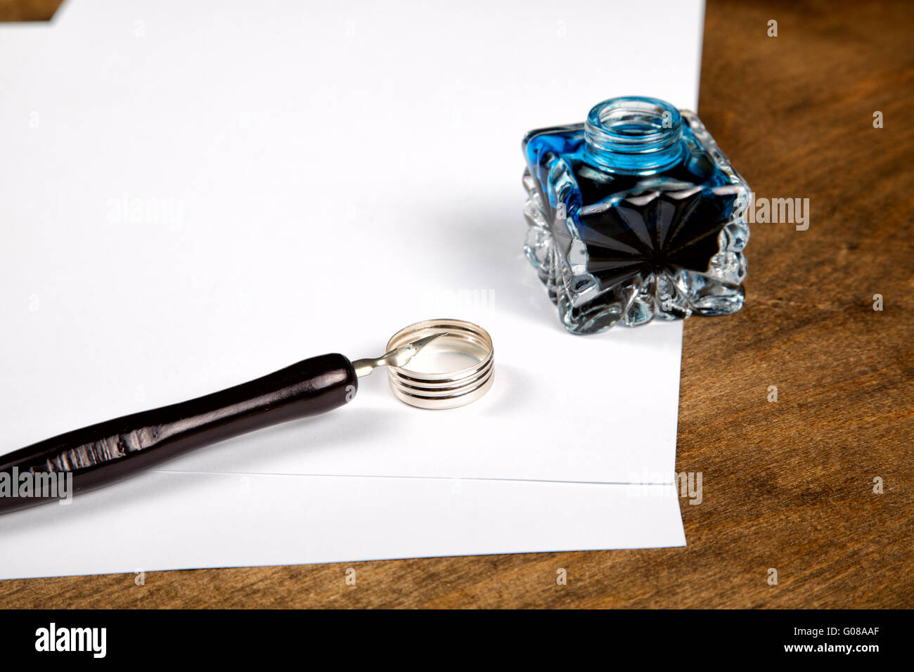 Quill pen ink well paper hi-res stock photography and images - Alamy