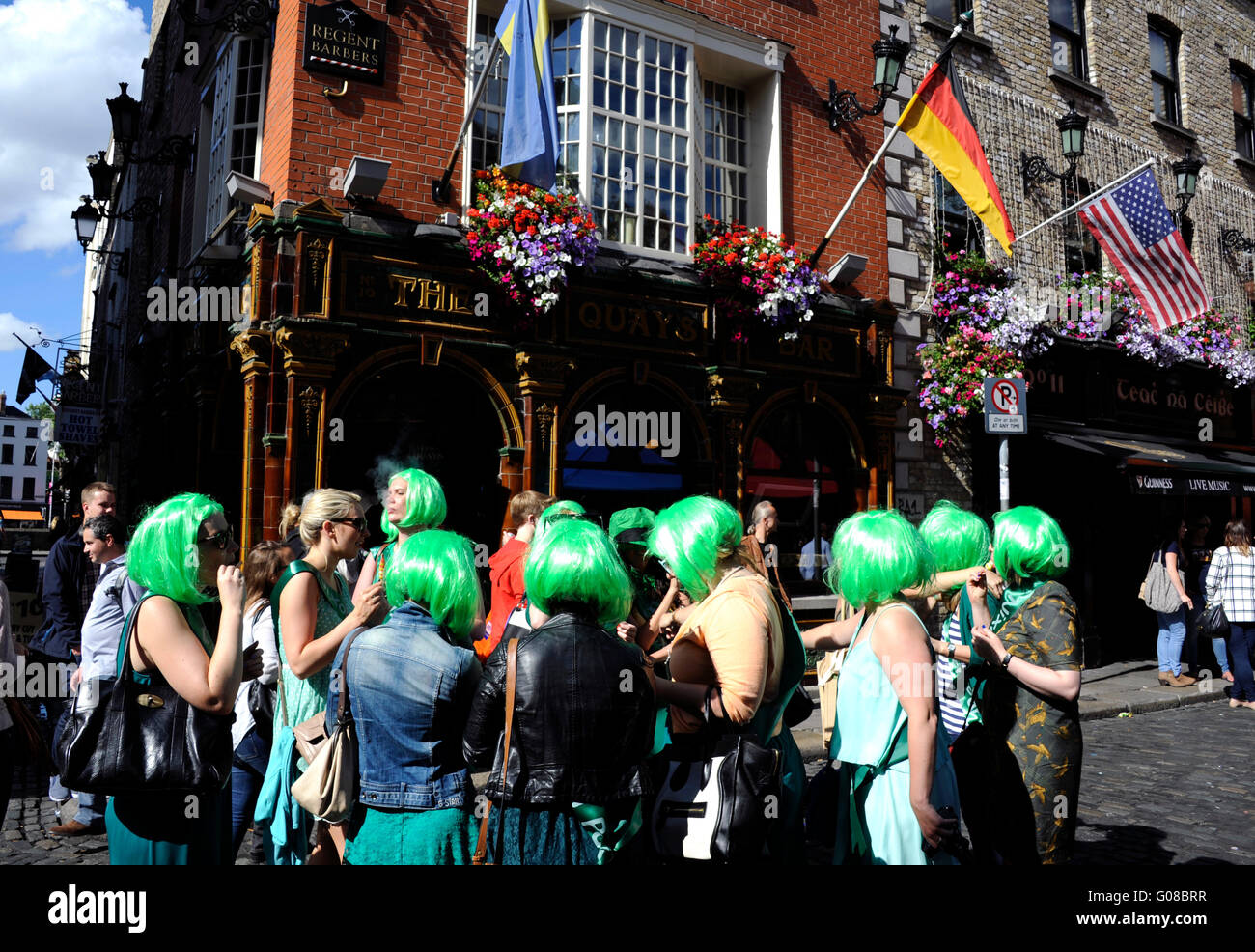 Bachelorette party in front of The Quays Bar in Temple Bar, Dublin ...