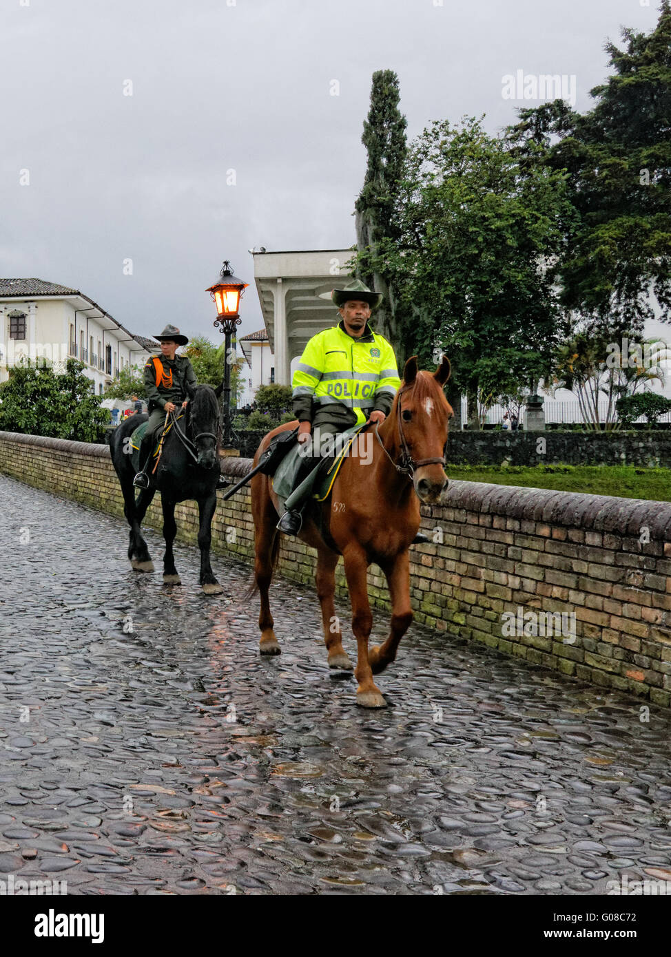 American soldiers building bridge hi-res stock photography and images ...