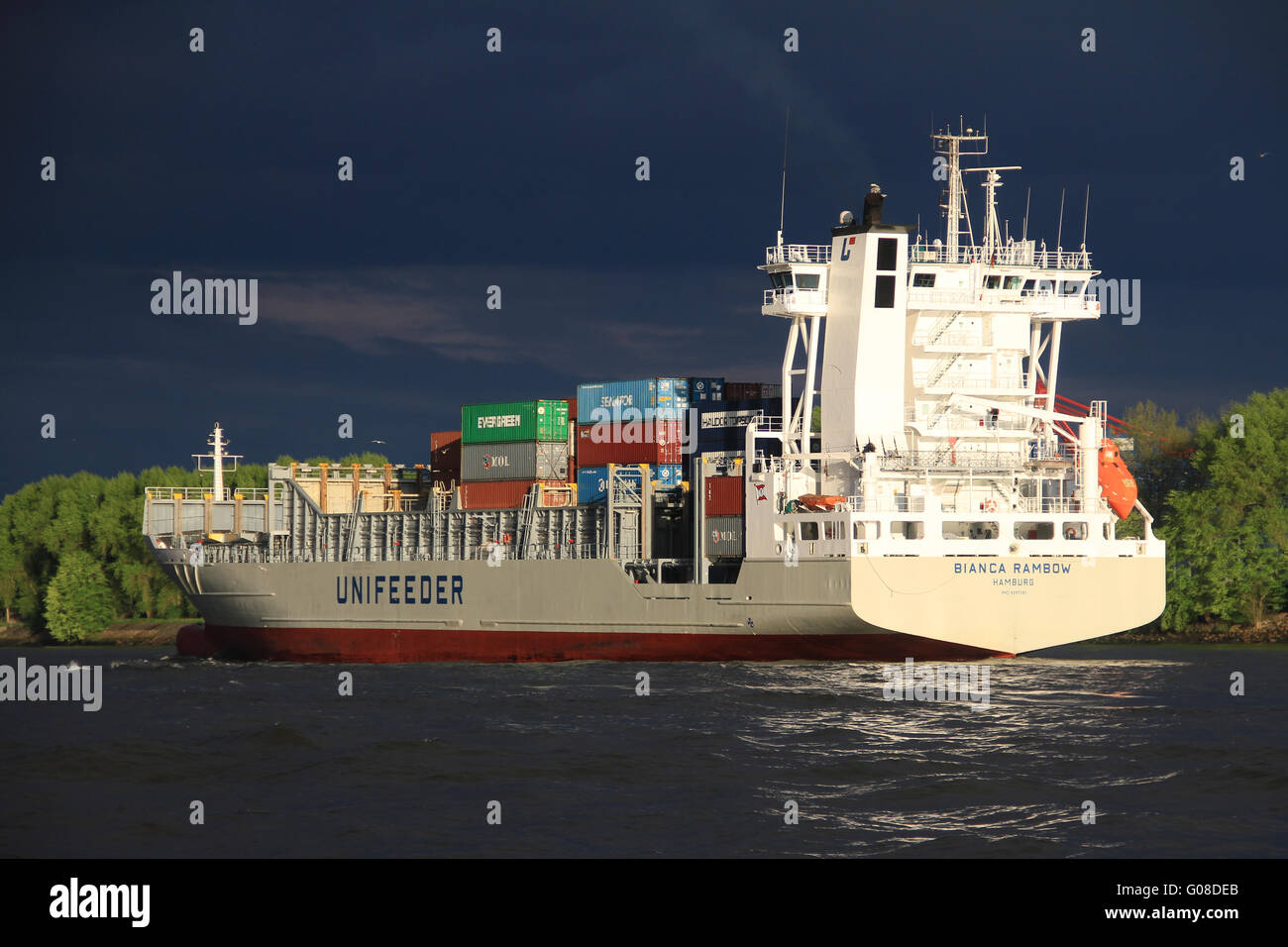 Container vessel feeder feeder ship hi-res stock photography and images ...
