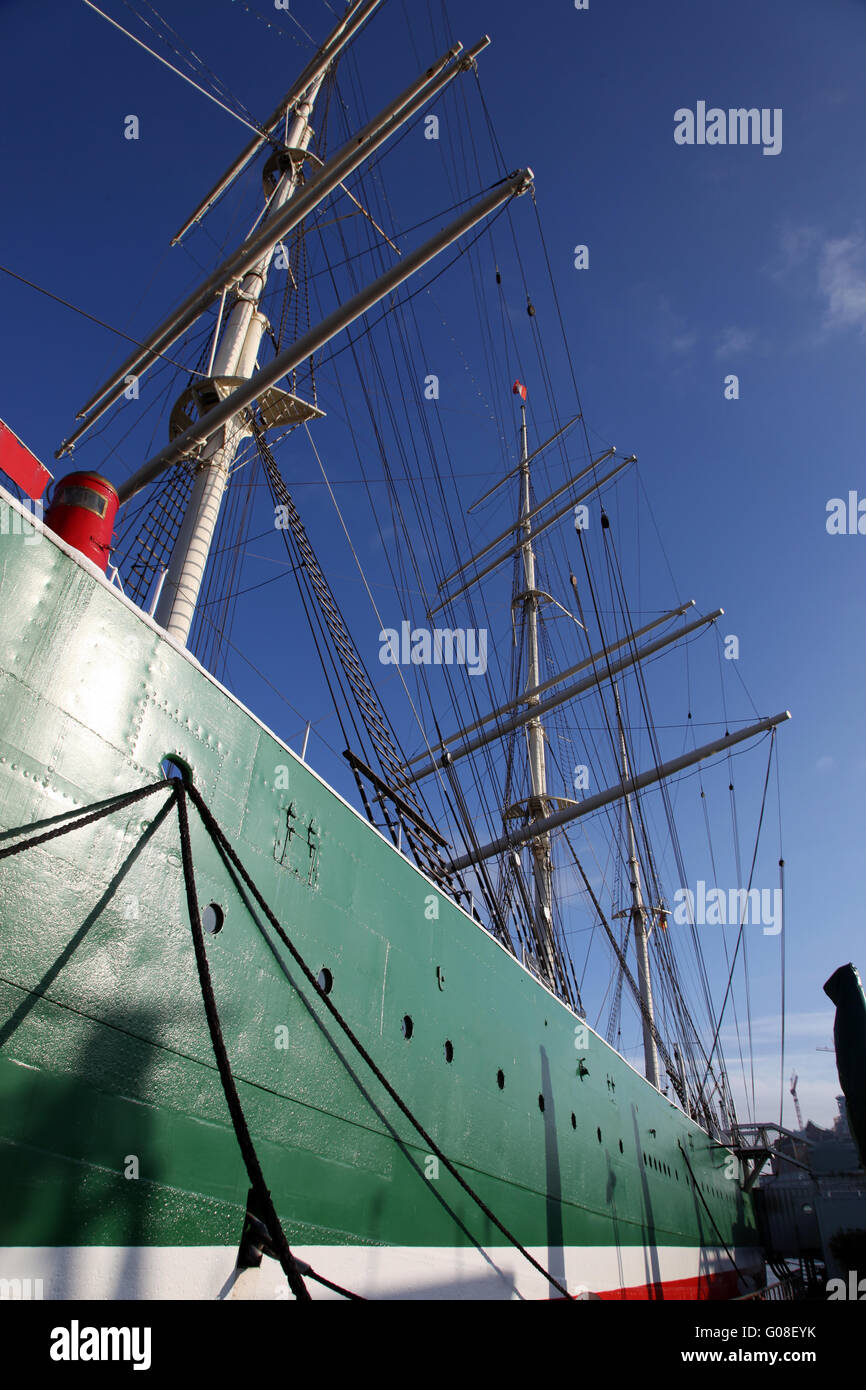 Tall ship hull dock hi-res stock photography and images - Alamy