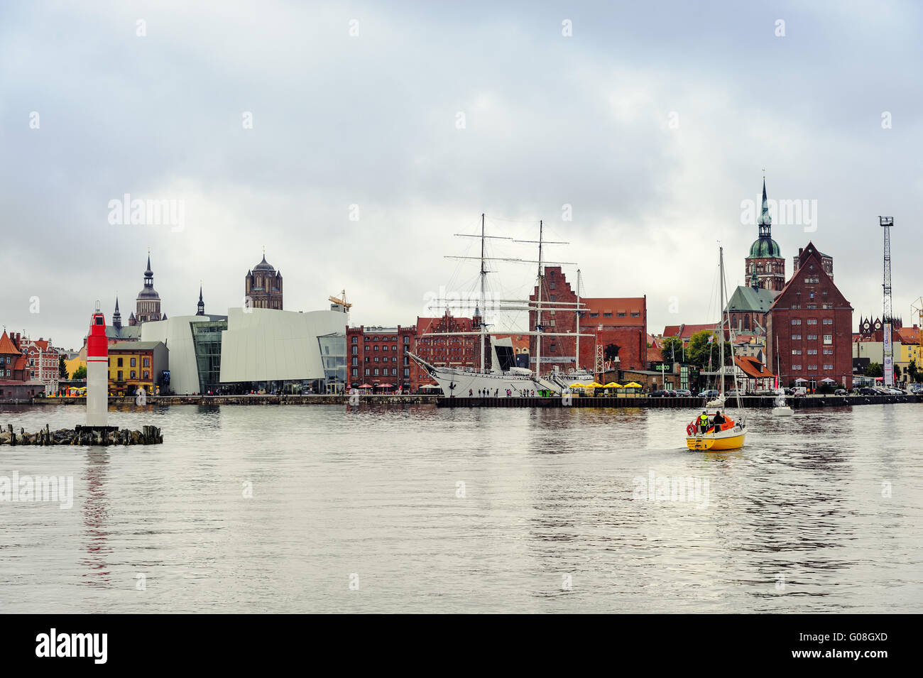 Harbor houses hi-res stock photography and images - Alamy