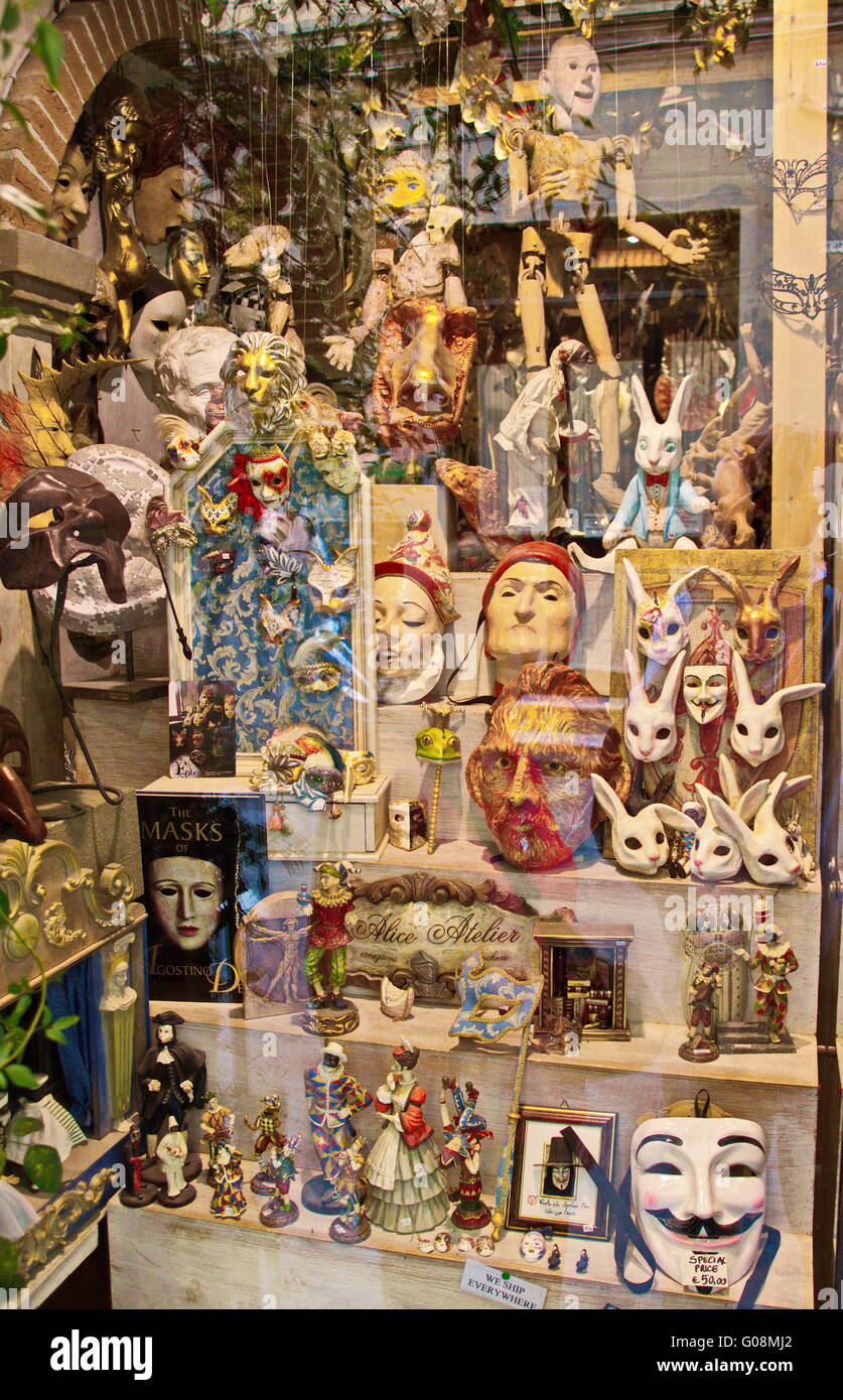 Porcelain mask hi-res stock photography and images - Alamy