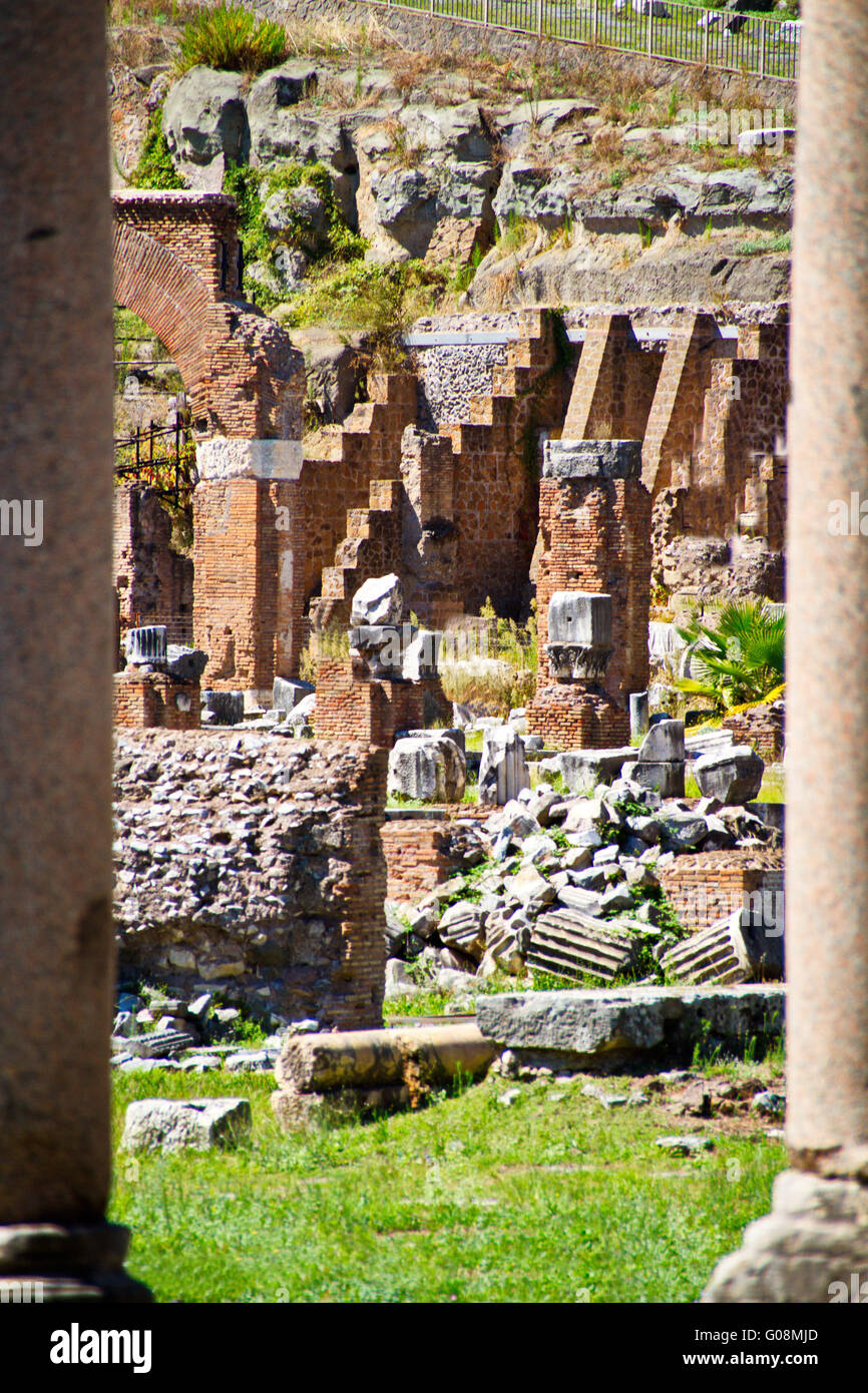 Ruine de rome hi-res stock photography and images - Alamy
