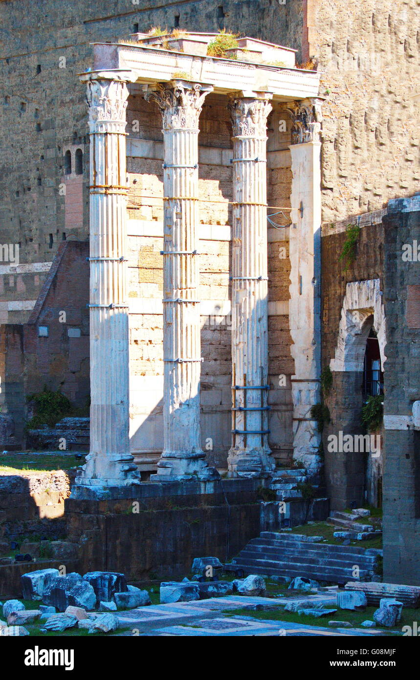 Alte romische architektur hi-res stock photography and images - Alamy