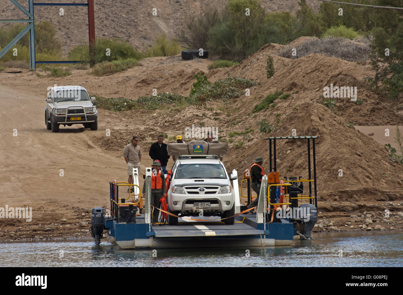 Vehicle boarding the Octha pontoon ferryboat Stock Photo - Alamy