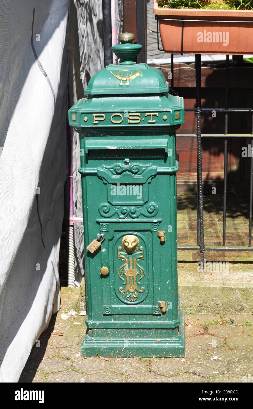 Old fashioned mailboxes hi-res stock photography and images - Alamy