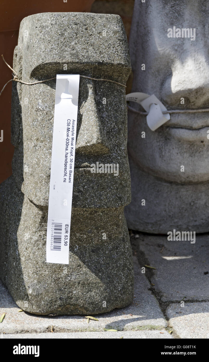Replica moai hi-res stock photography and images - Alamy