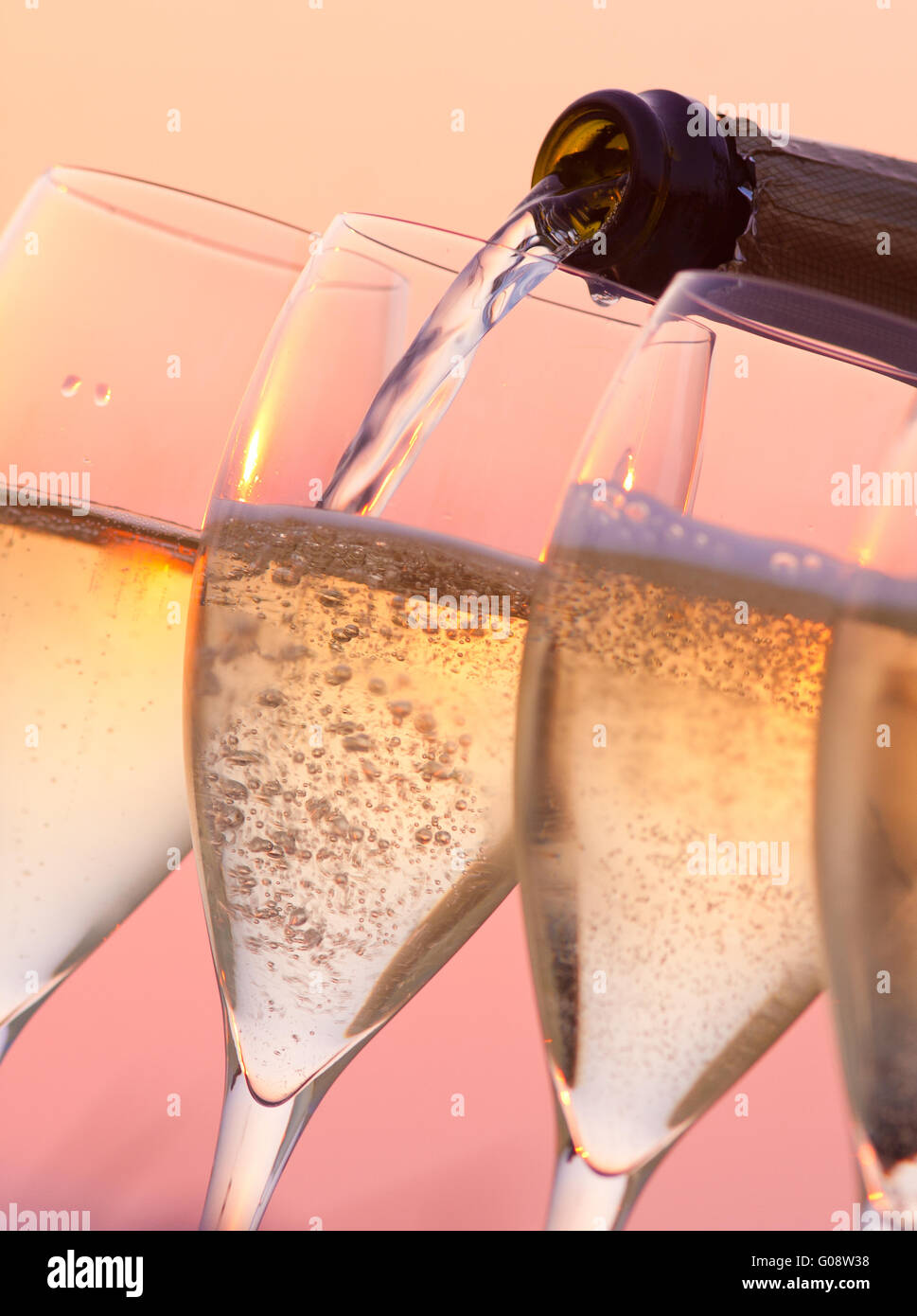 Pour champagne hi-res stock photography and images - Alamy