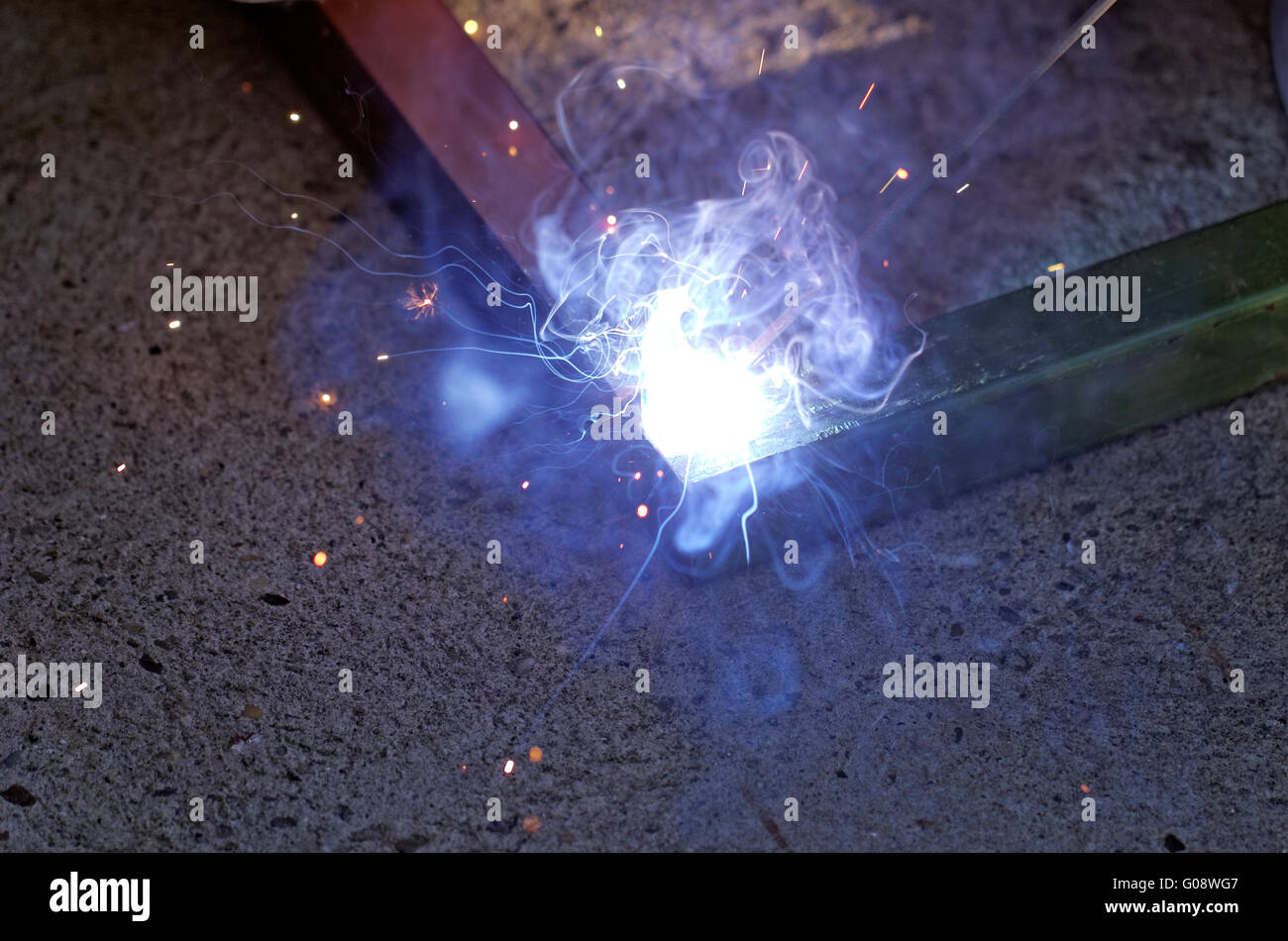 Iron welding hi-res stock photography and images - Alamy