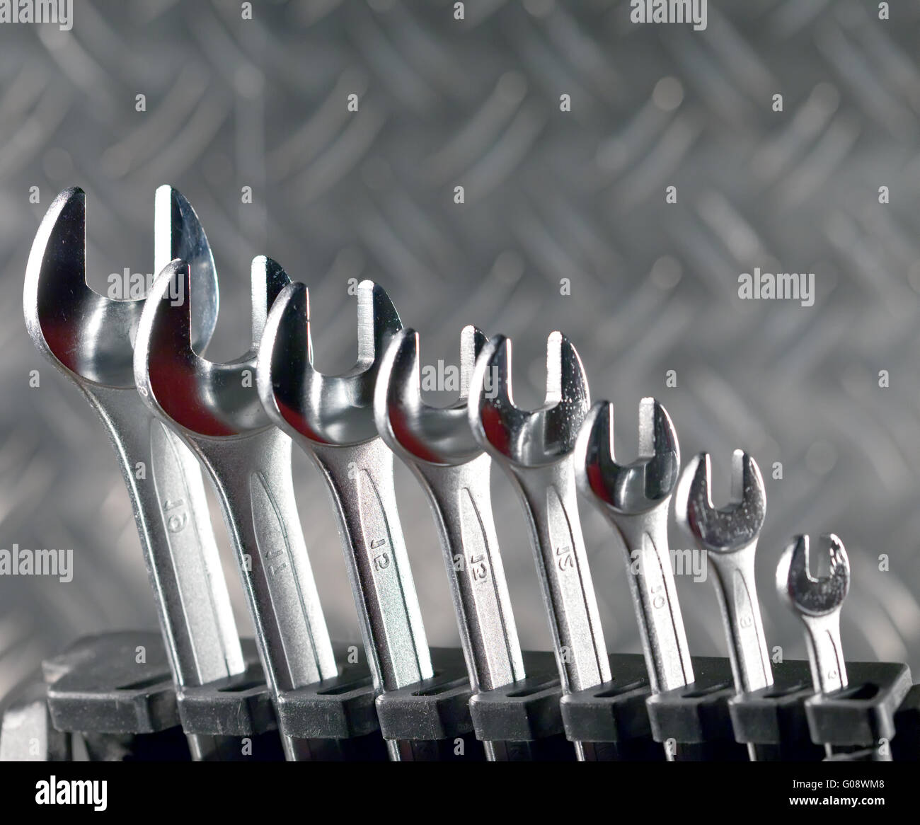 Set of brilliant nut keys of different sizes on su Stock Photo - Alamy