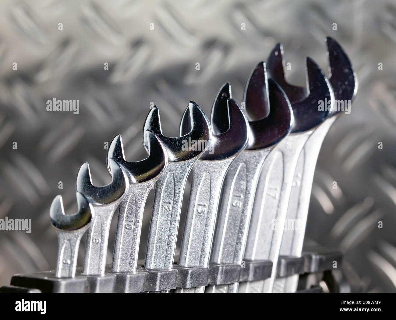Set of brilliant nut keys of different sizes on su Stock Photo - Alamy