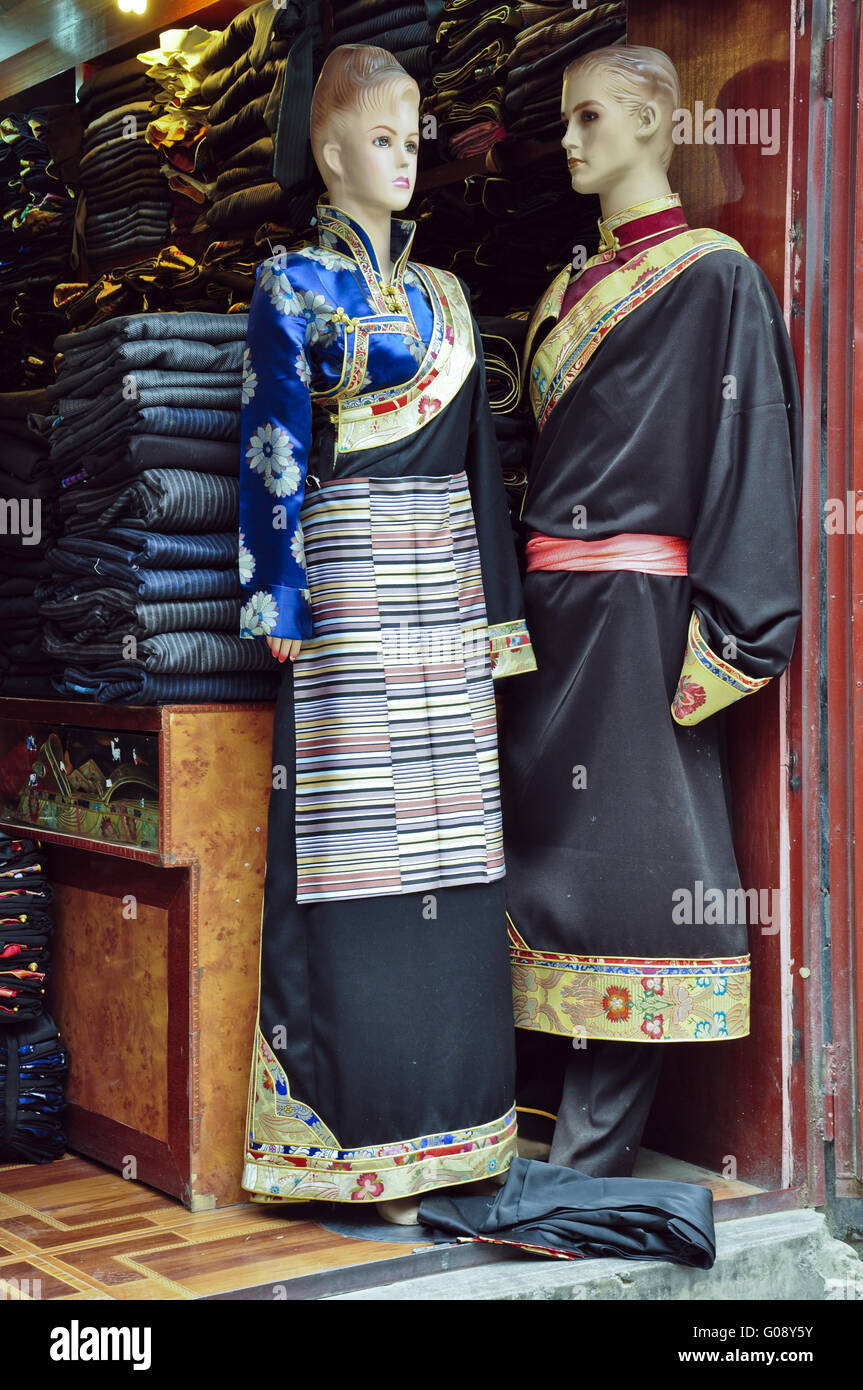 Traditional costumes of tibet hi-res stock photography and images - Alamy