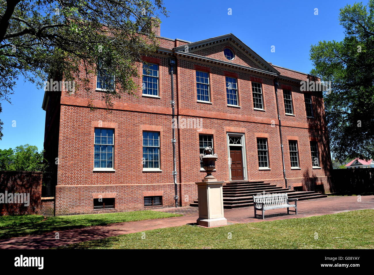 New Bern, North Carolina: The South front of 1770 Georgian-era Tryon ...