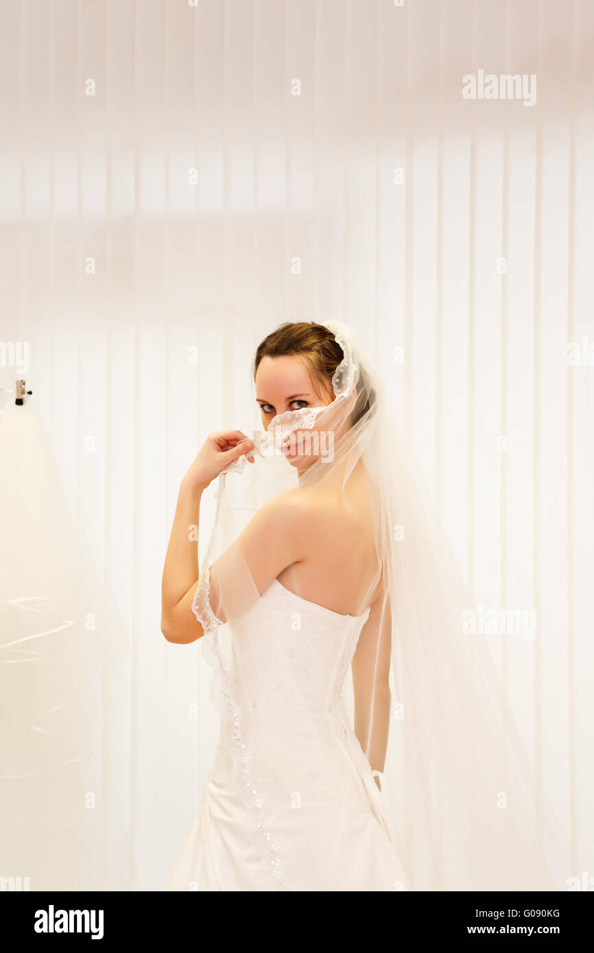 Brautkleider hi-res stock photography and images - Alamy