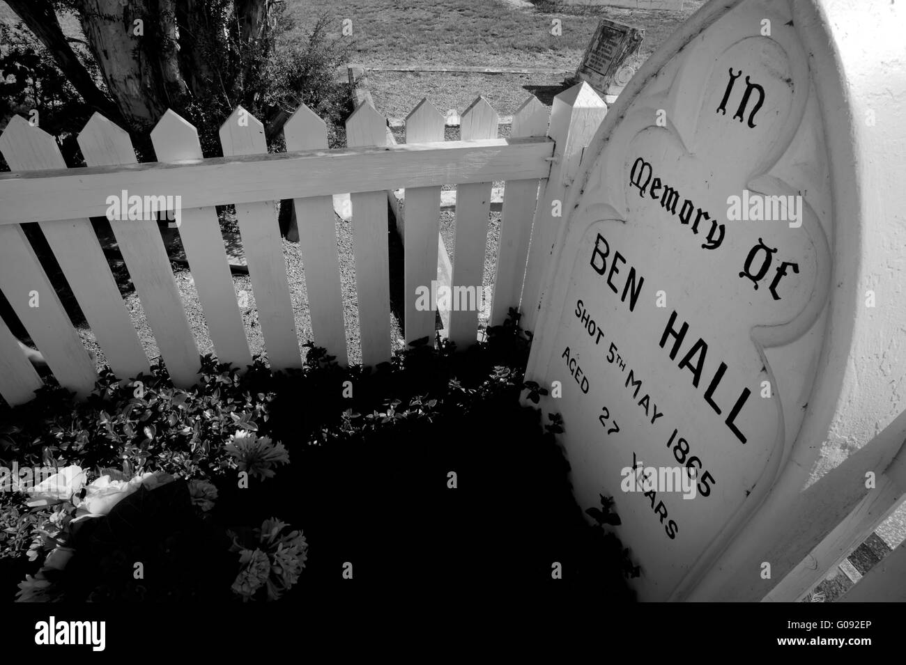 The grave site of Australian bushranger Ben Hall in Forbes Cemetery ...