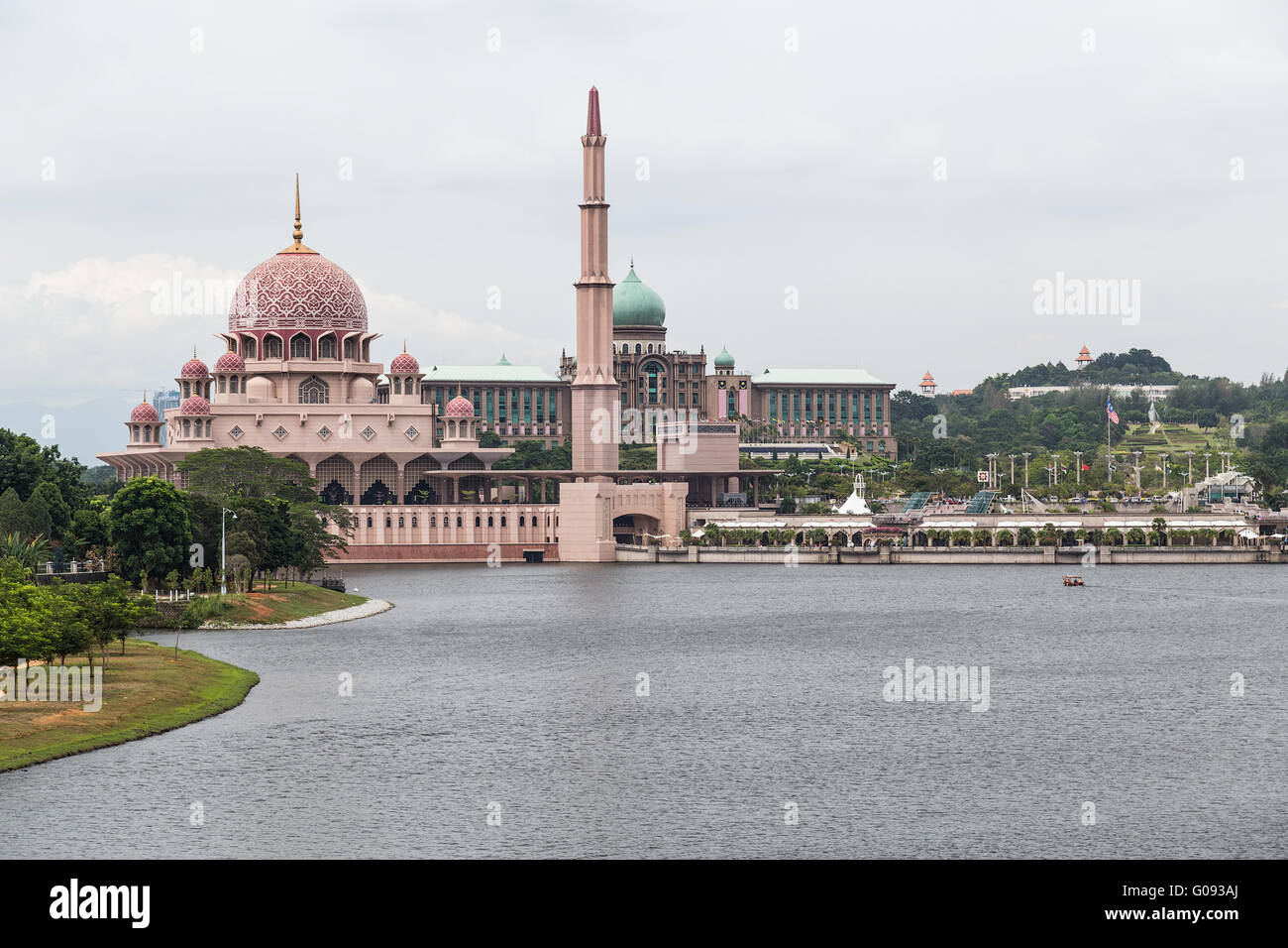 Putra Mosque, Perdana Putra and Dataran Putra in Putrajaya Stock Photo ...