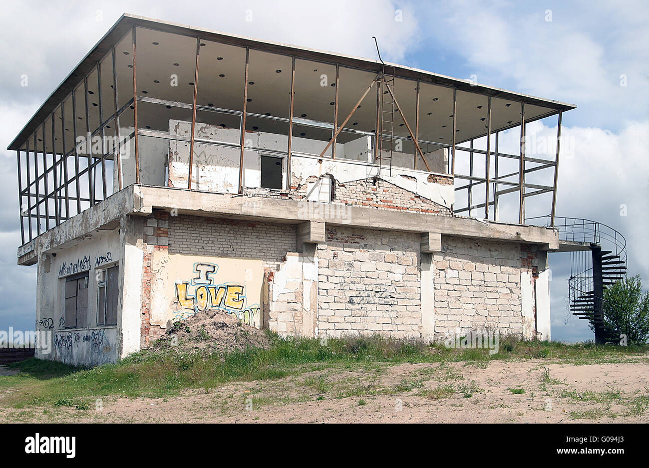 Steel lattice framework hi-res stock photography and images - Alamy