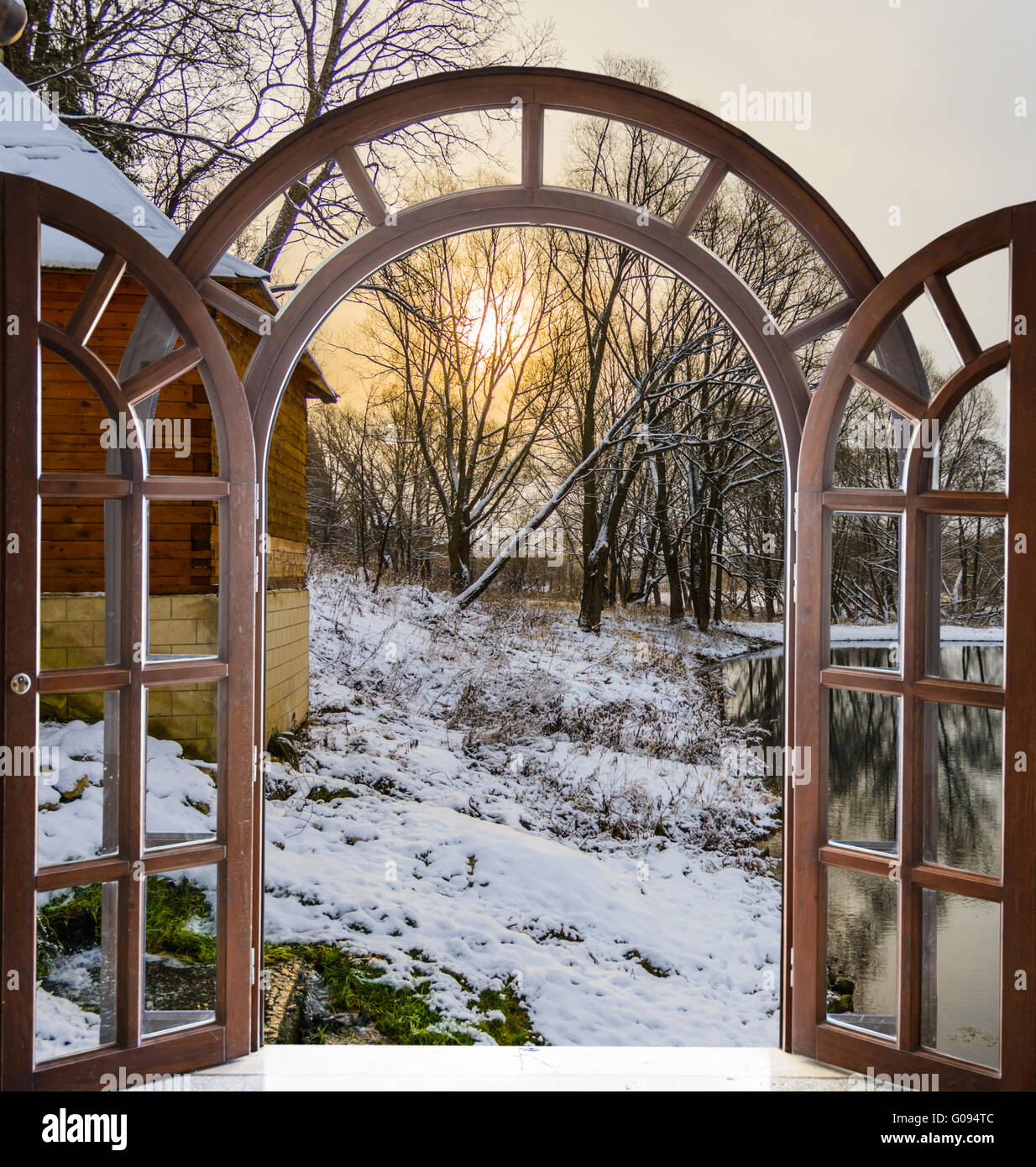 open arched door with views of the natural landscape Stock Photo - Alamy