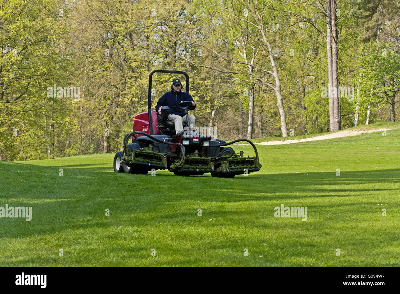 Golf course mowing hi-res stock photography and images - Alamy