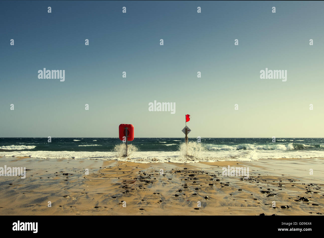 Rising tidal wave hi-res stock photography and images - Alamy