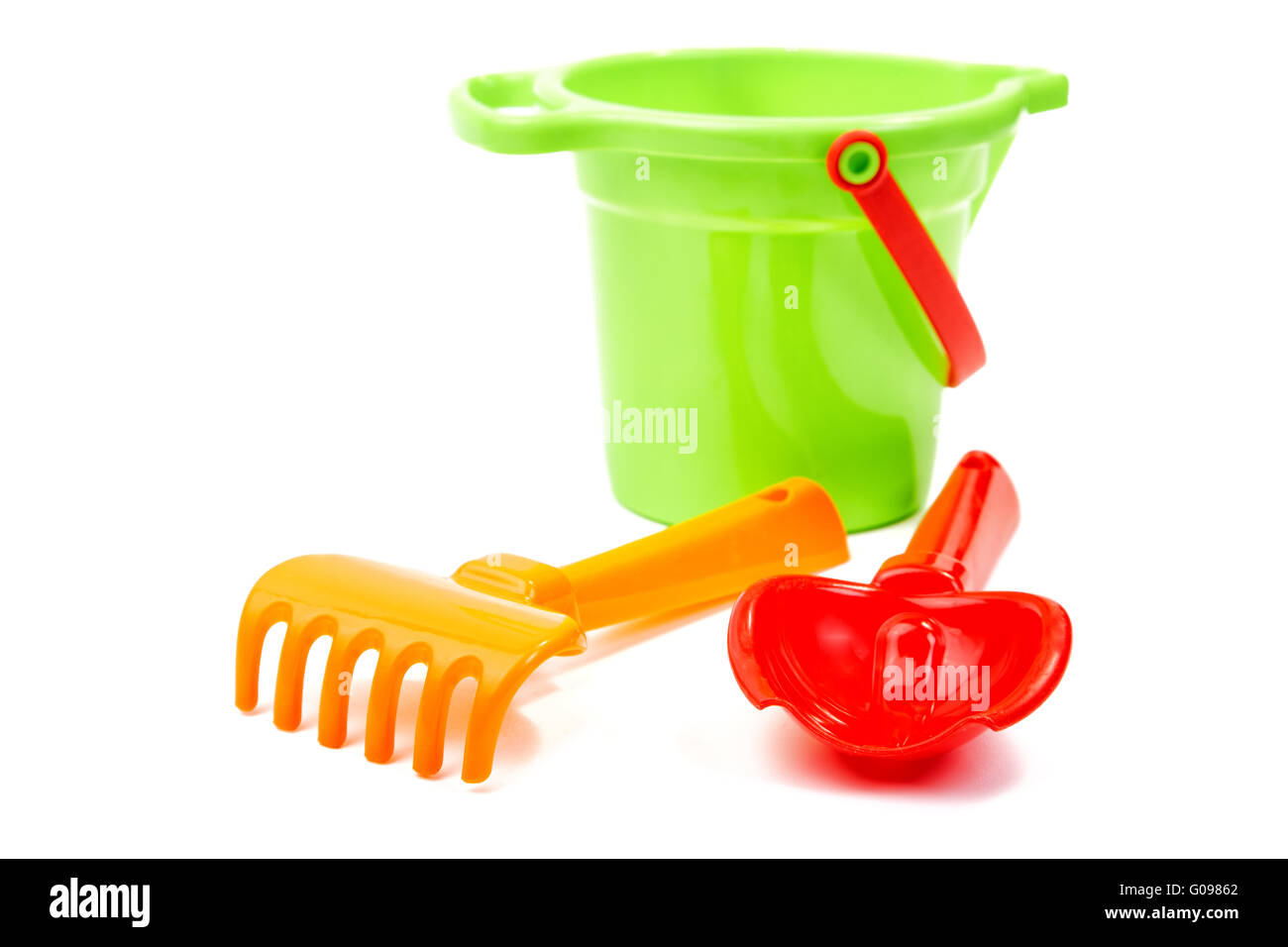 Red bucket full of sand hi-res stock photography and images - Alamy