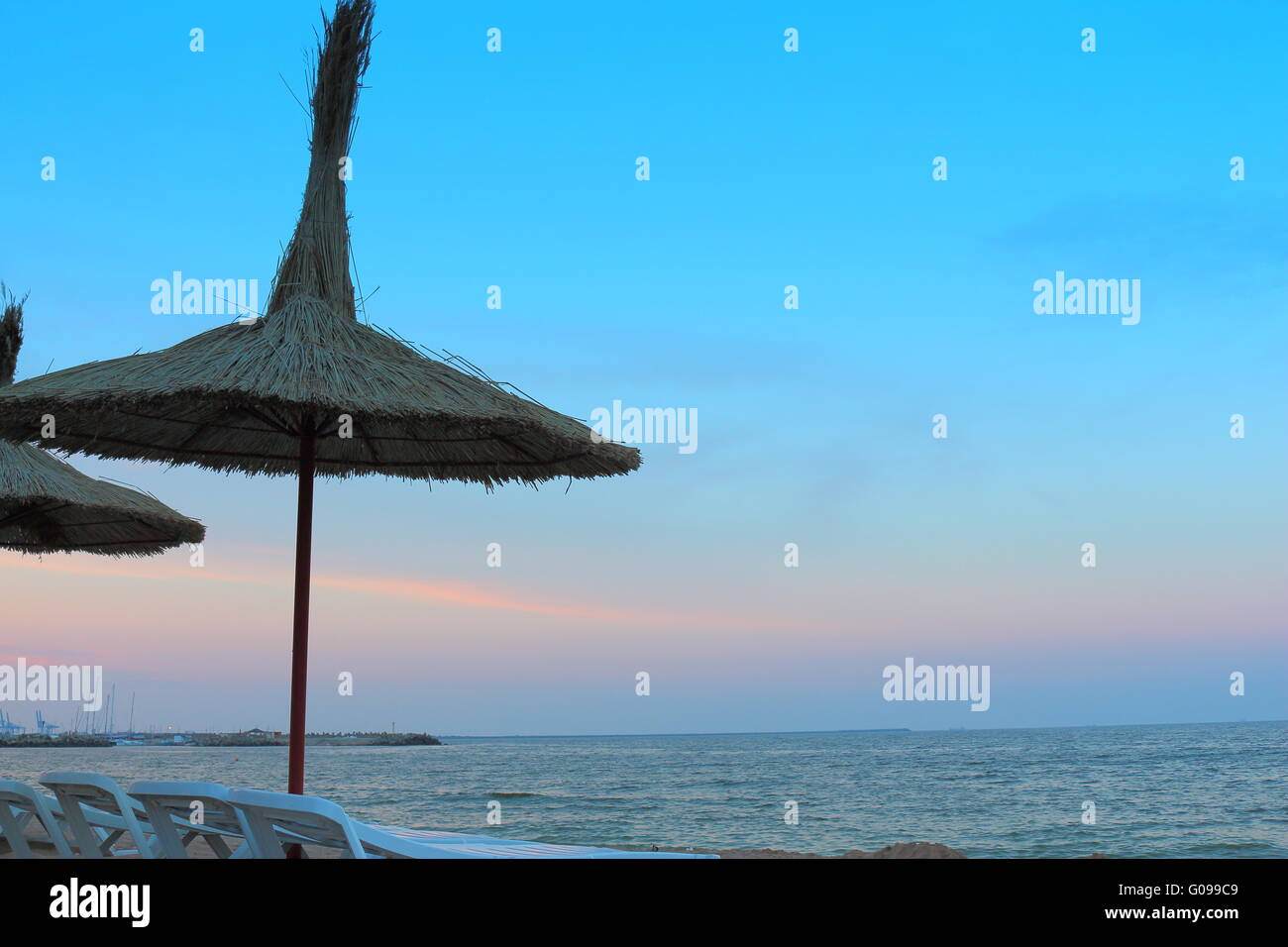 See wellen im hintergrund hi-res stock photography and images - Alamy