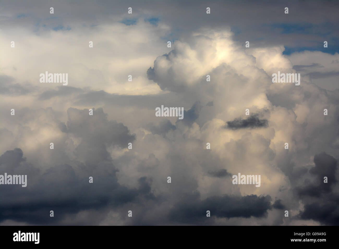Grey clouds rain hi-res stock photography and images - Alamy