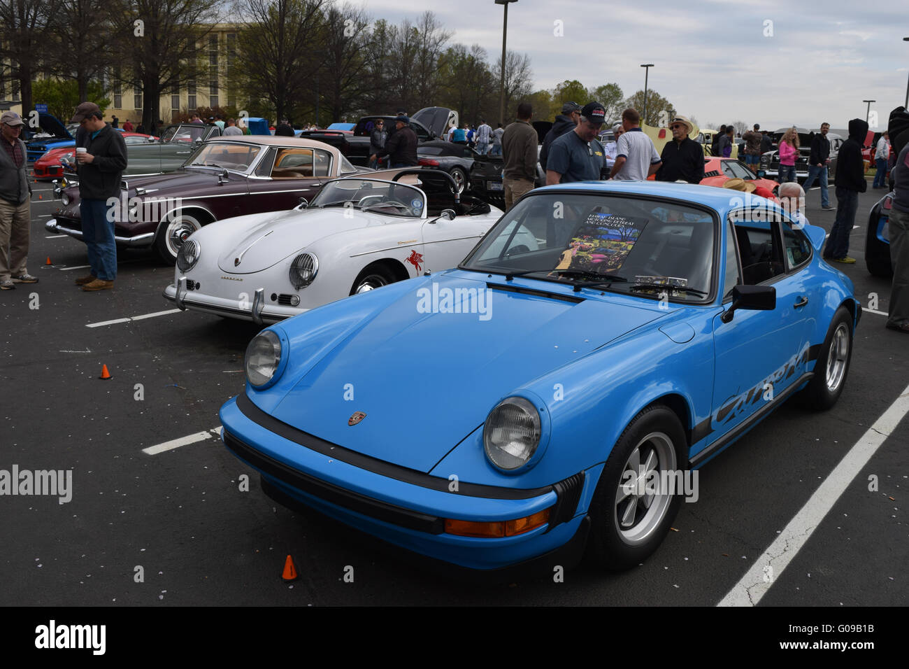 A vintage 911 Porsche "Carrera on display at a car show Stock Photo - Alamy