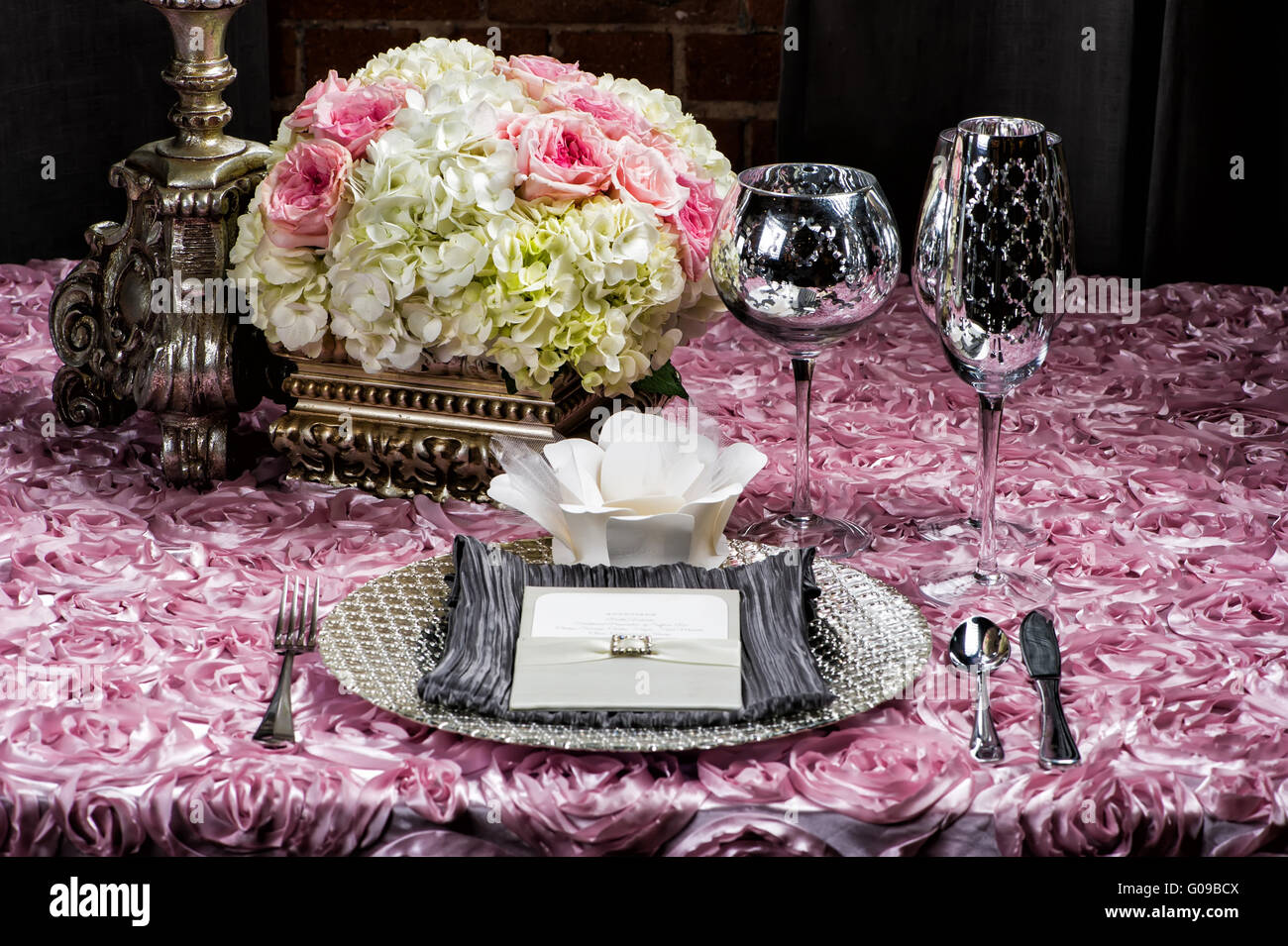 Wedding table setting Stock Photo - Alamy