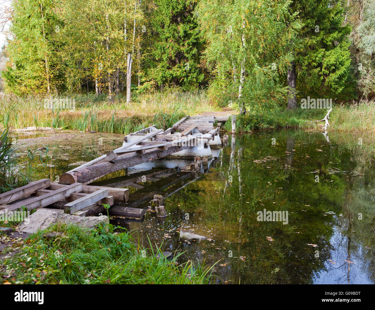 The small shabby bridge in park over a pond Stock Photo - Alamy