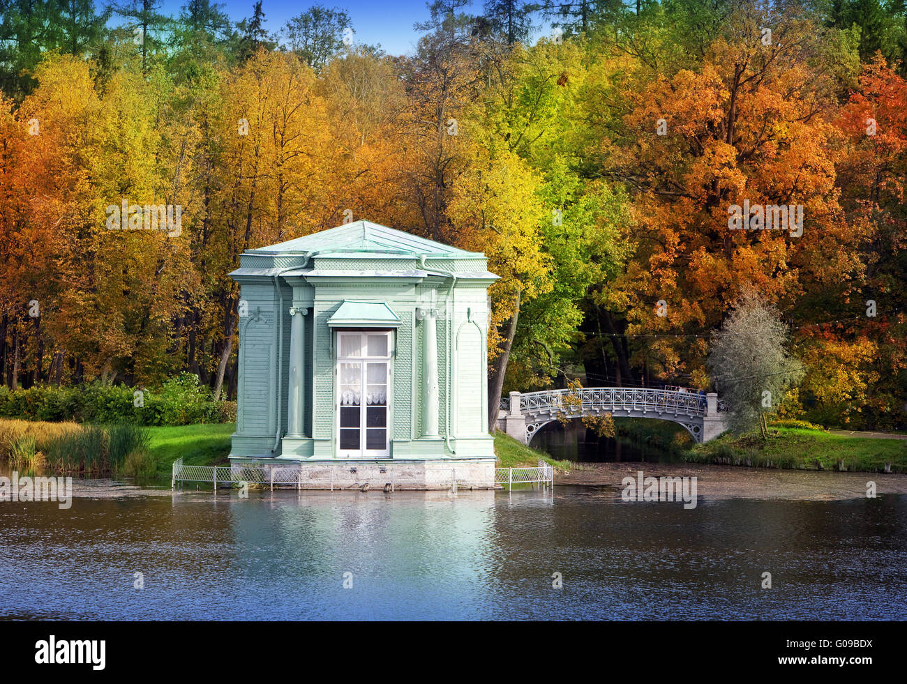 Ancient pavilion and the bridge in palace park. Ga Stock Photo - Alamy