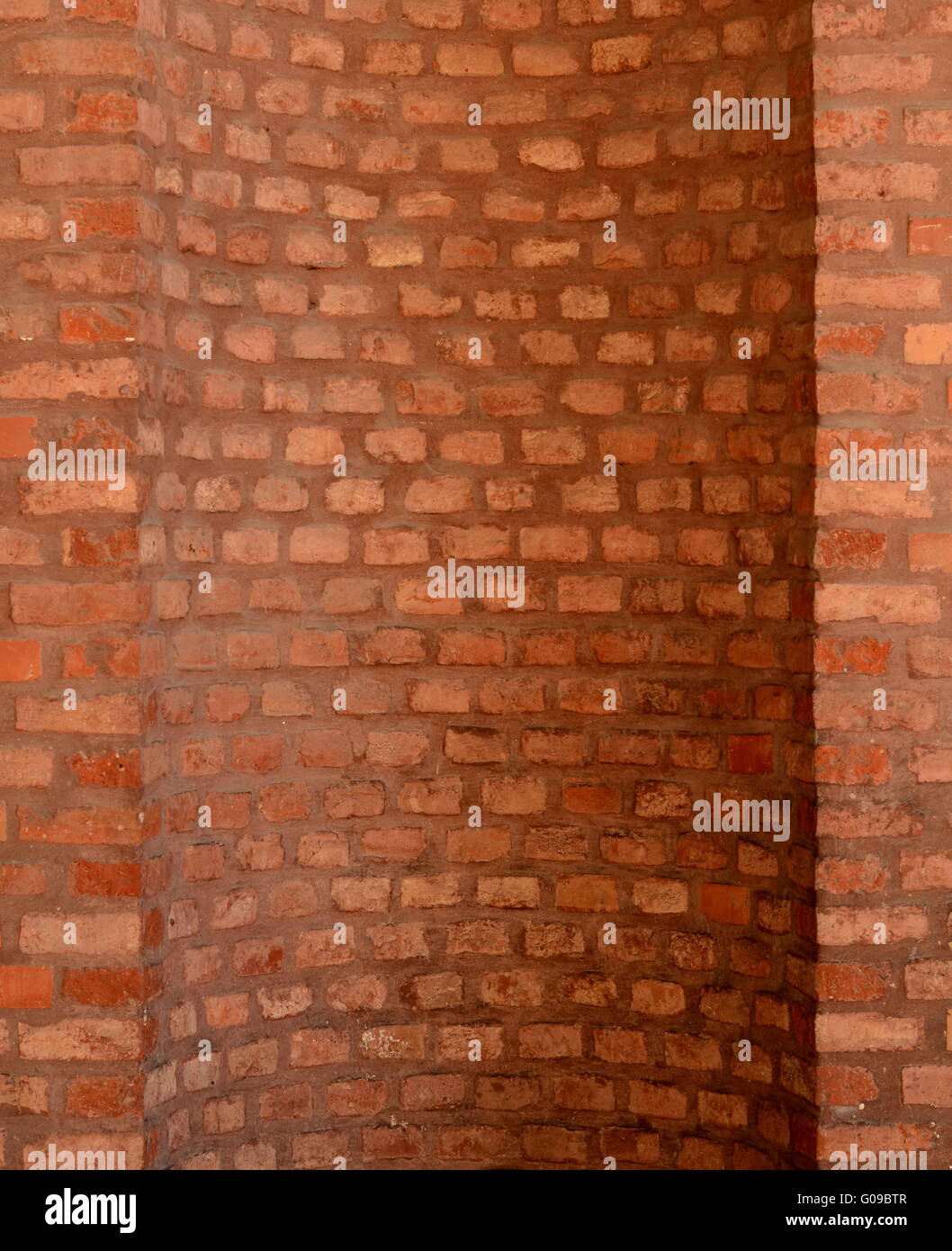 Curved brickwork texture hi-res stock photography and images - Alamy