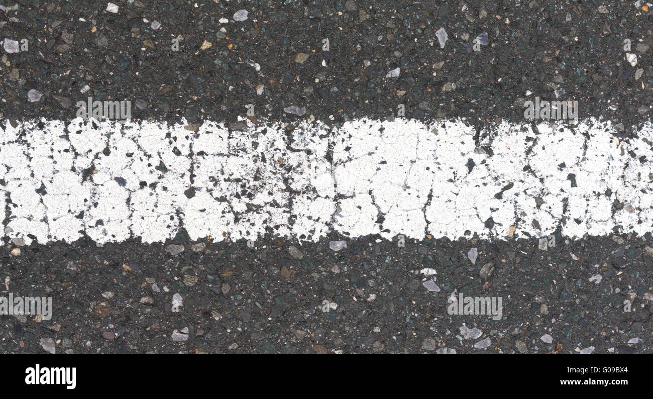 Road with white line in the middle horizontal Stock Photo - Alamy