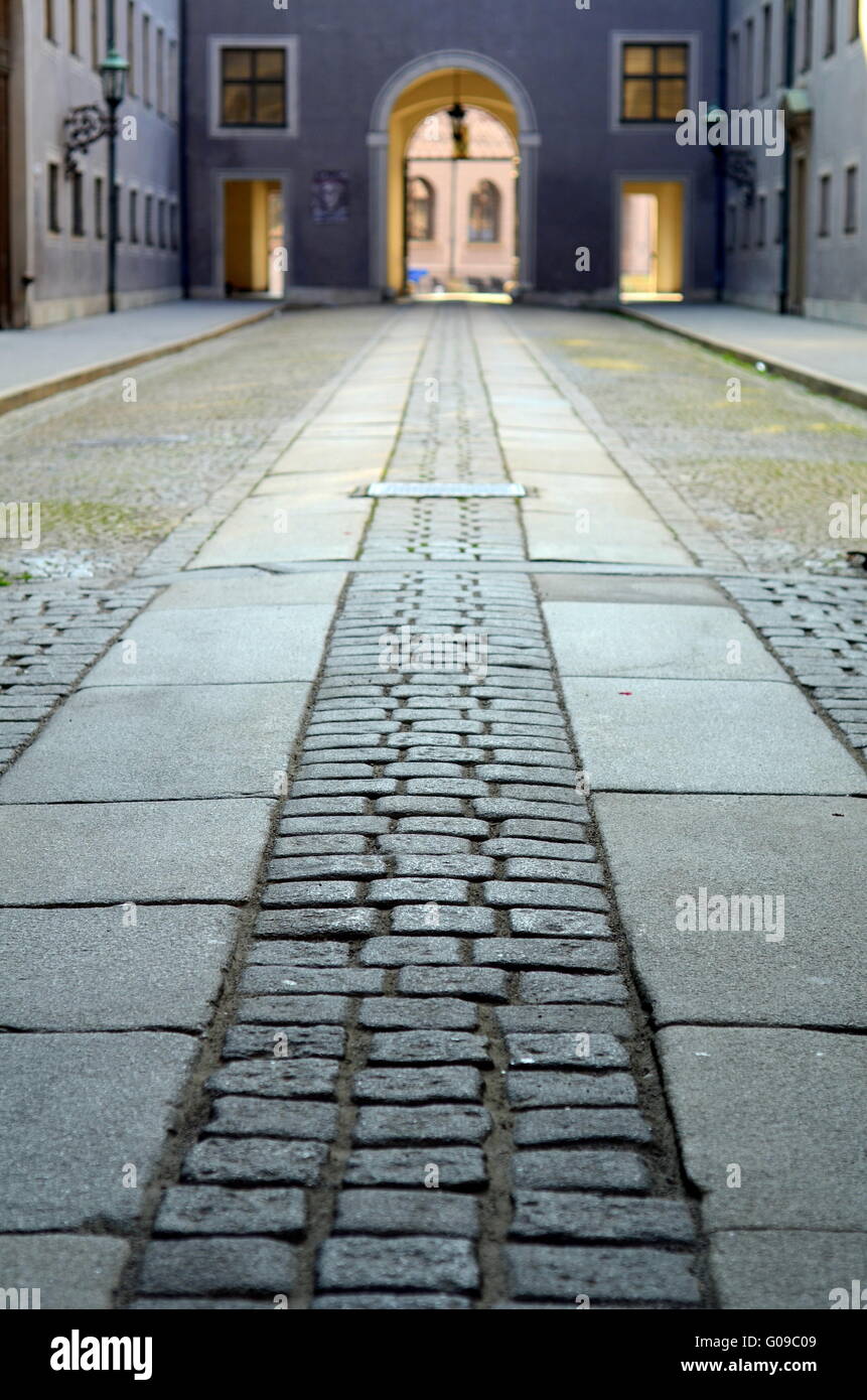 Cobbled court yard courtyard hi-res stock photography and images - Alamy